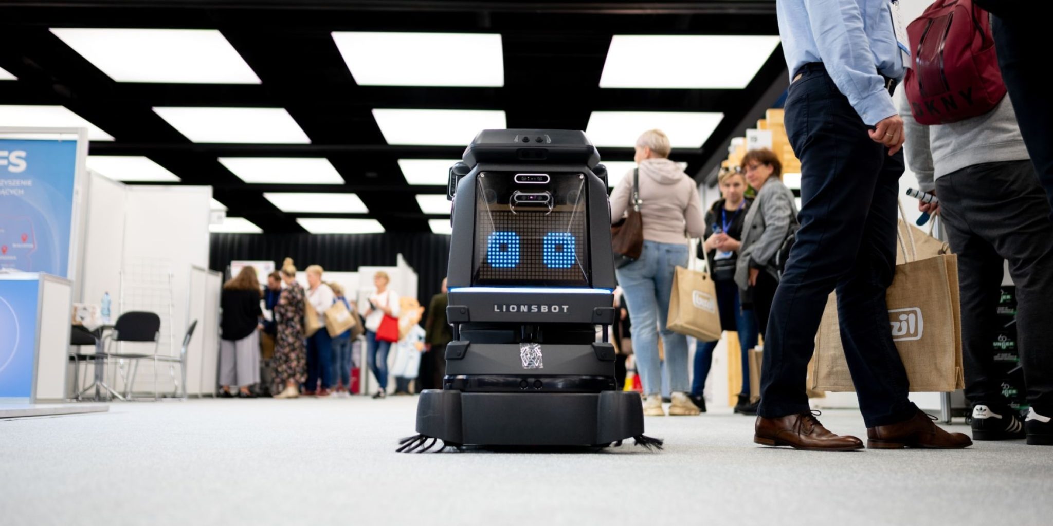 Robot Chà Sàn LionsBot R3 Scrub Pro - BLUE PLANET