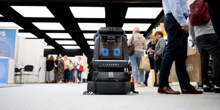 Robot Chà Sàn LionsBot R3 Scrub Pro - BLUE PLANET